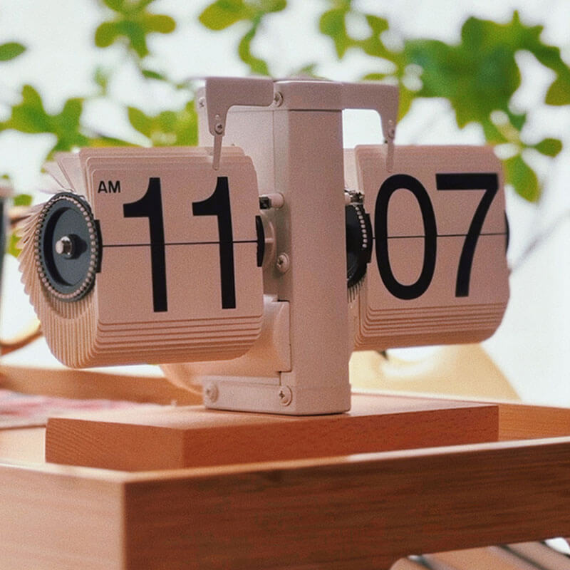 MOREUSHOP | Walnut Page Turning Clock – Moreushop®