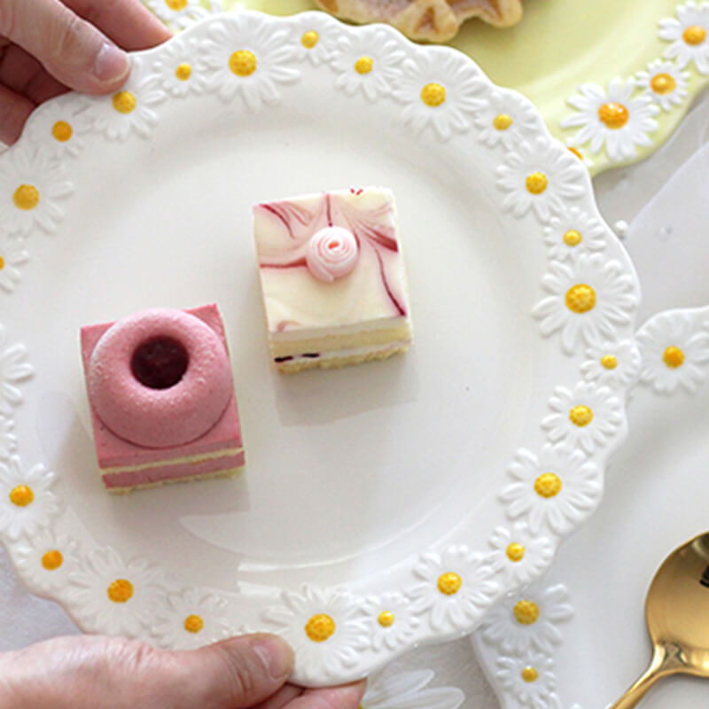 Daisy Embossed Ceramic Dinner Plate – Moreushop®